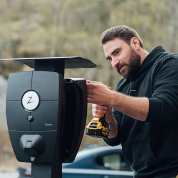 Zaptec Pro - et fleksibelt ladesystem – landsdekkende elektrikerkjede med fokus på smarte ...